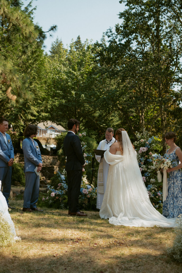 16 Oregon Wedding Venues That Are Actually As Magical As They Look ...