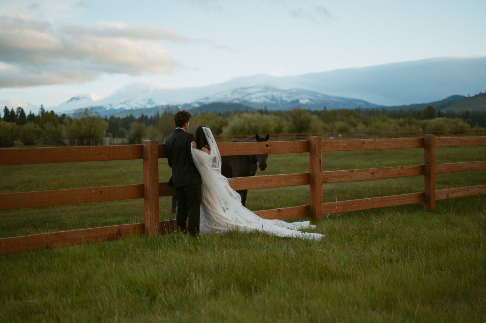 16 Oregon Wedding Venues That Are Actually As Magical As They Look ...